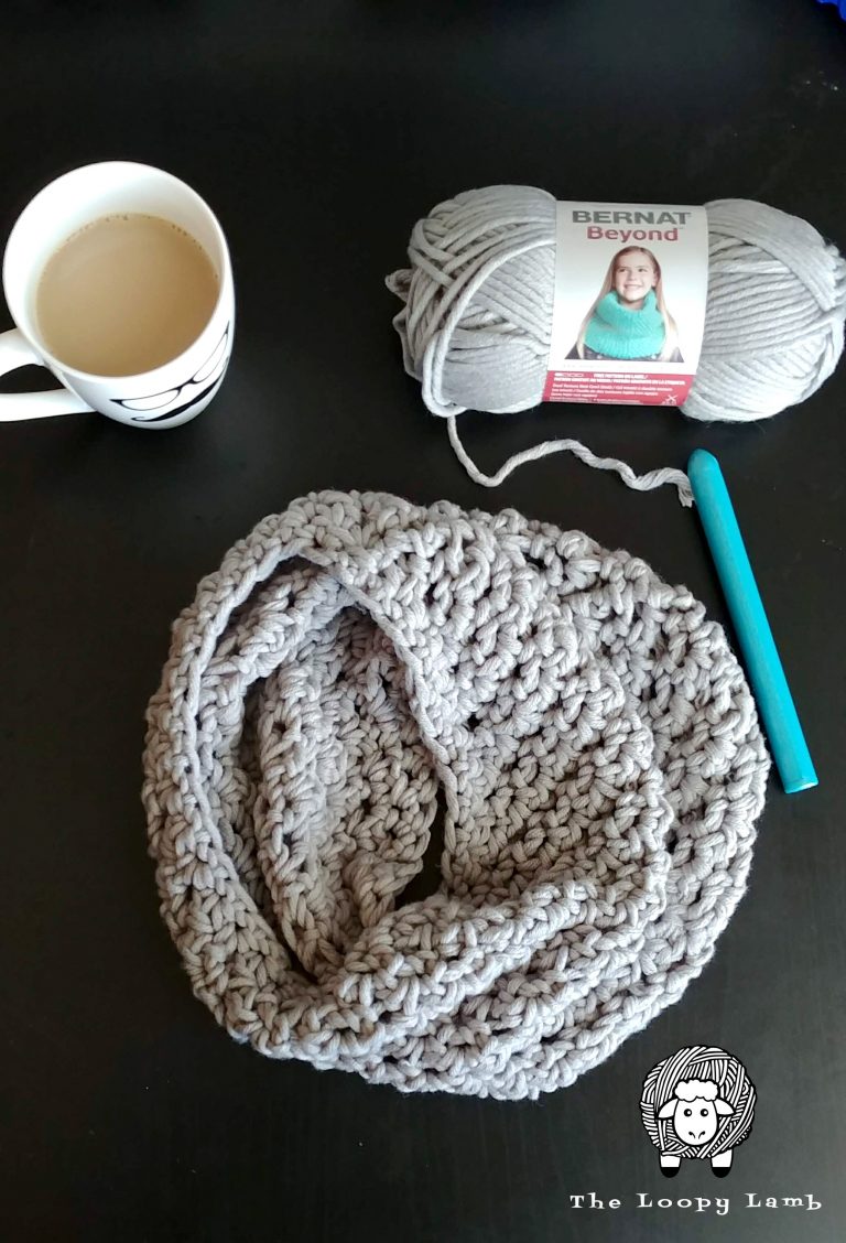 Super Quick Chunky Cowl Crochet Pattern - The Loopy Lamb