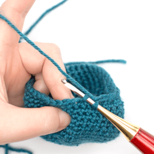 How to do an Invisible Decrease - The Loopy Lamb