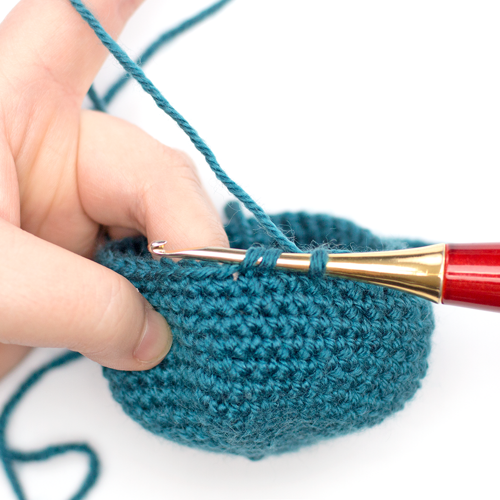 How to do an Invisible Decrease - The Loopy Lamb