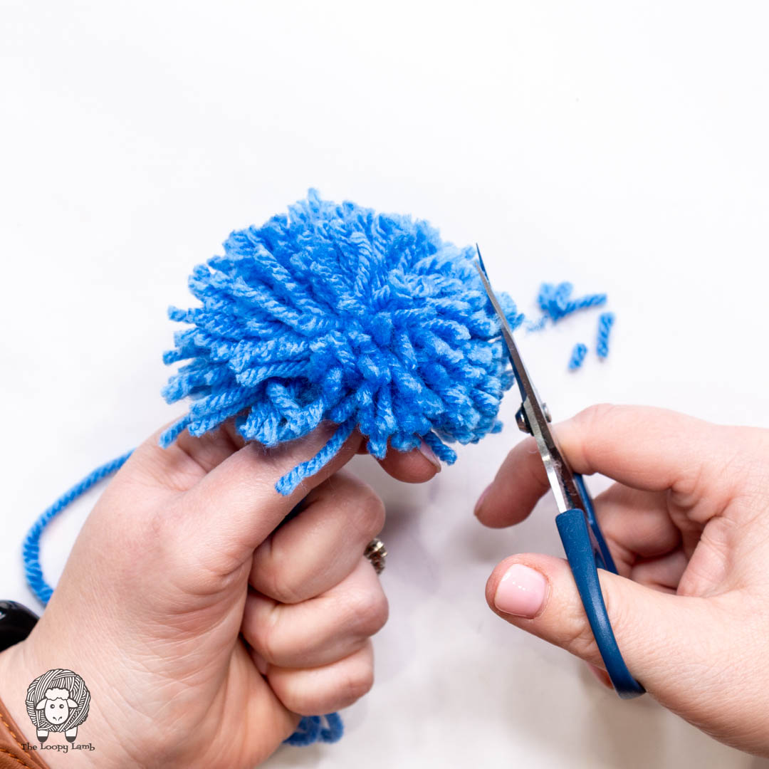 How to Make a Yarn Pom Pom for a Hat(Step-by-Step Tutorial)